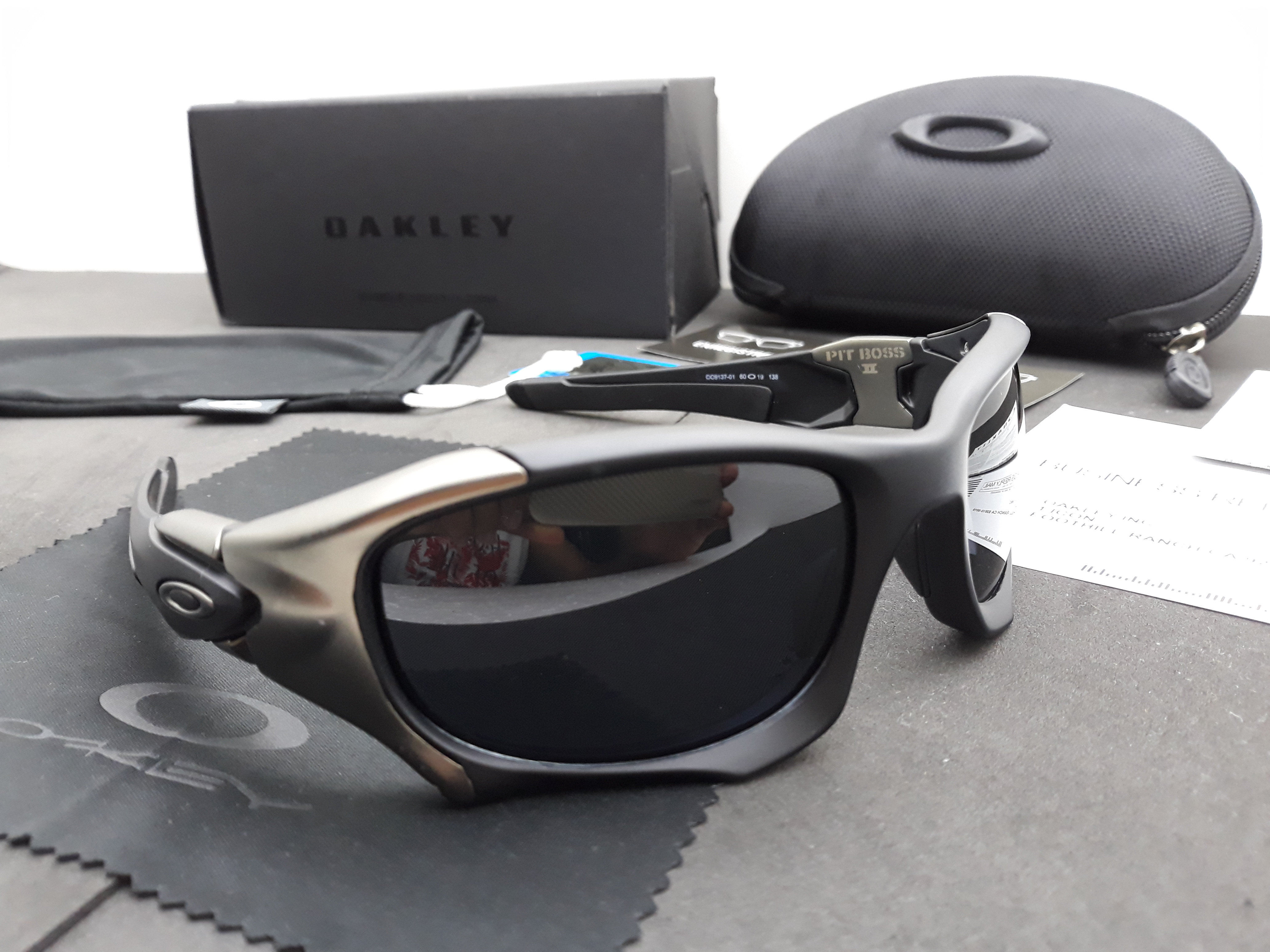 Óculos Oakley Pit Boss Ii Preto/grafite Escuro Polarizado - Importado E ...